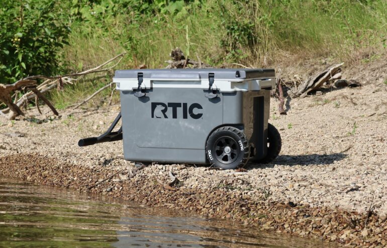 RTIC 52 QT Ultra-Light Wheeled Cooler Review: Pulls Easy